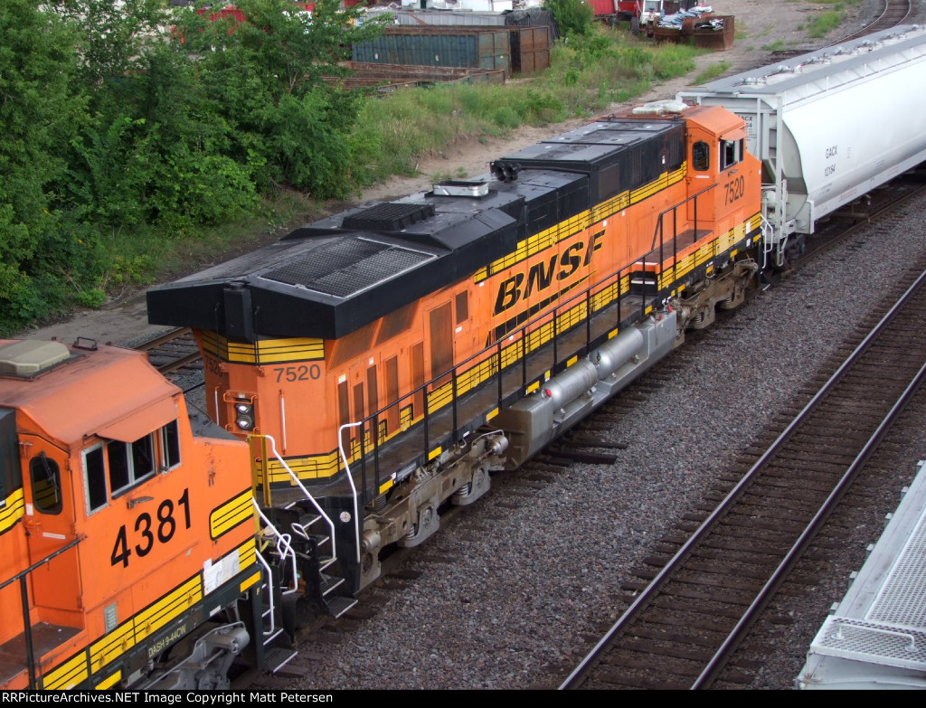 BNSF 7520